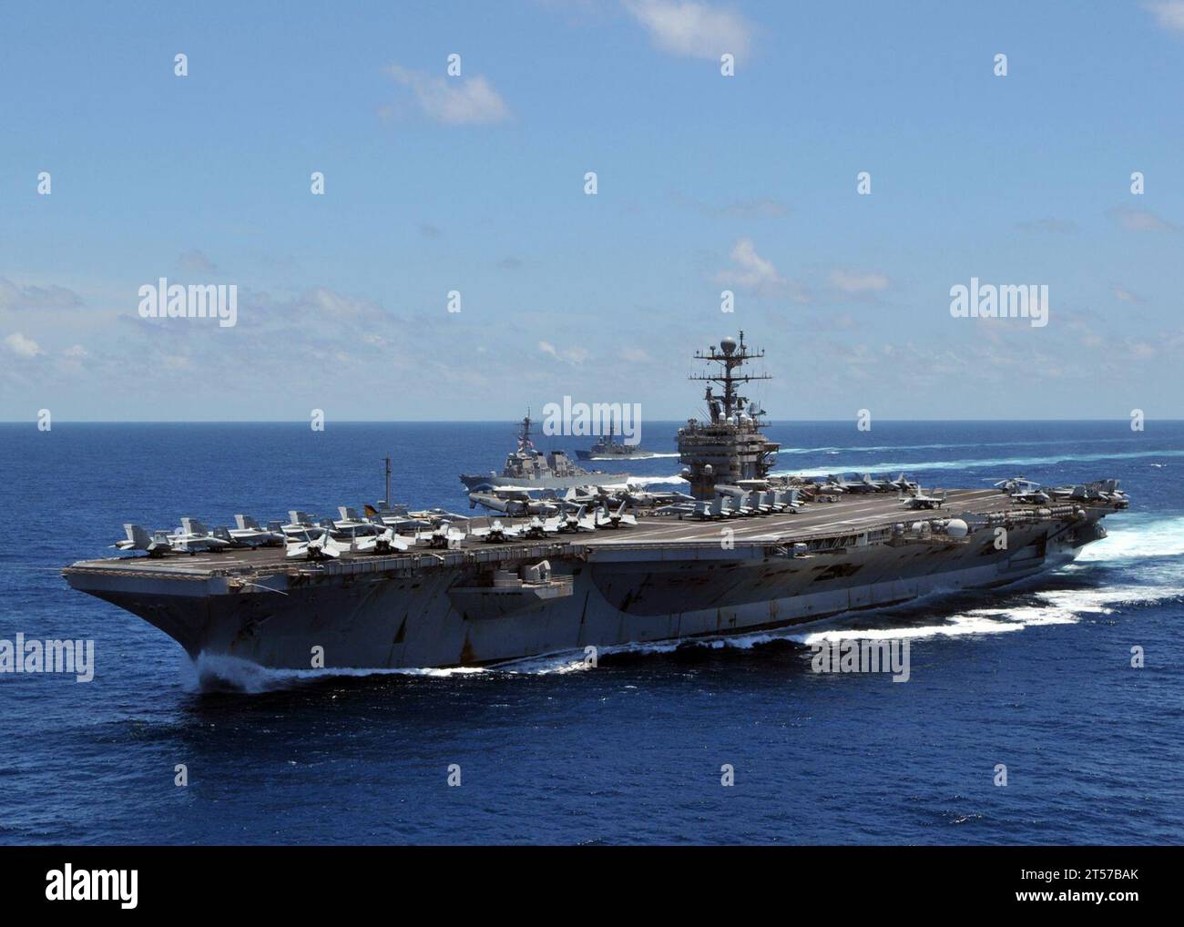 US Navy The aircraft carrier USS Abraham Lincoln (CVN 72) transits the ...