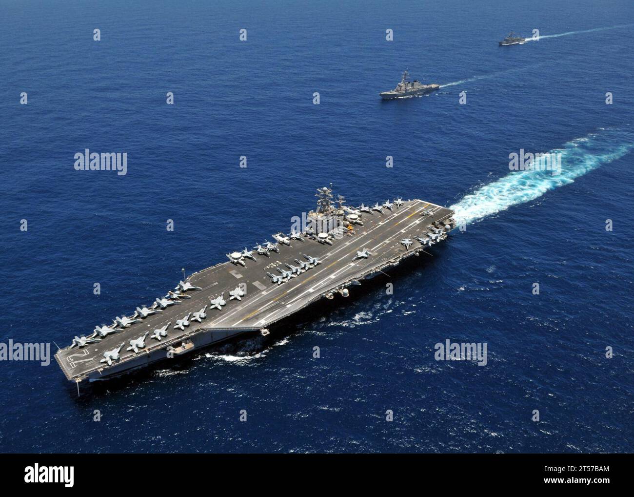 US Navy The aircraft carrier USS Abraham Lincoln (CVN 72) transits the ...