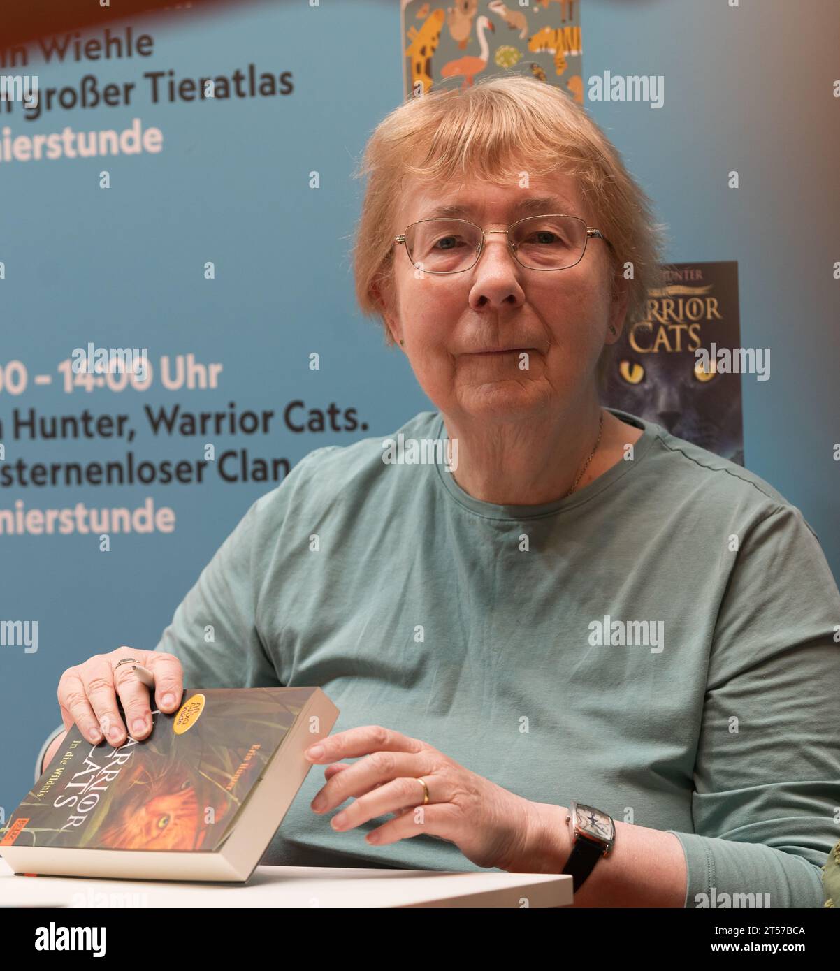 Warrior cats erin hunter hi-res stock photography and images - Alamy