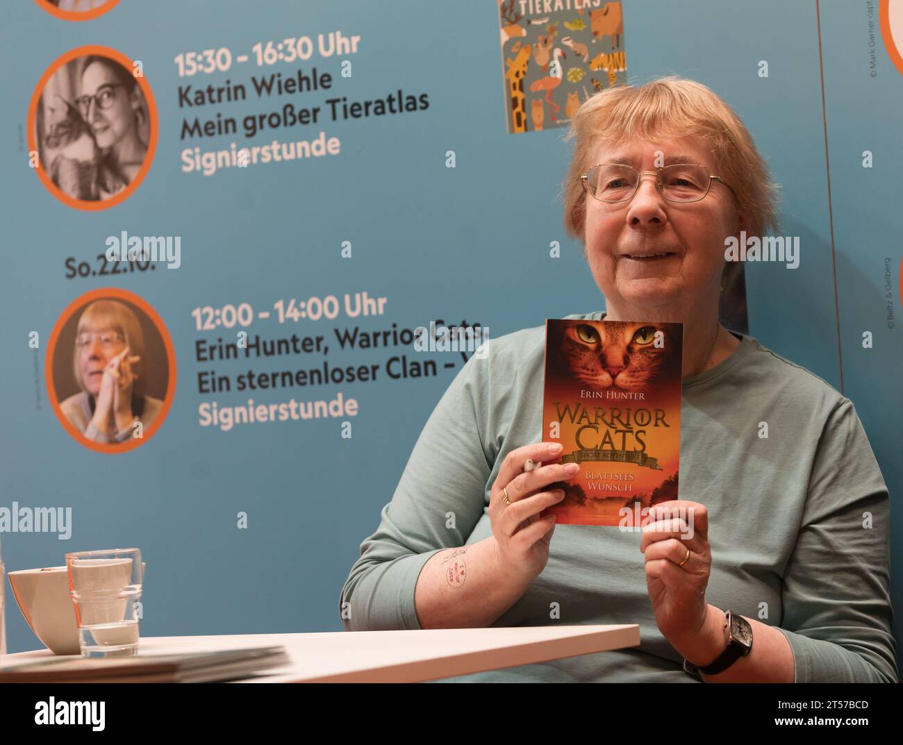 Warrior cats erin hunter hi-res stock photography and images - Alamy