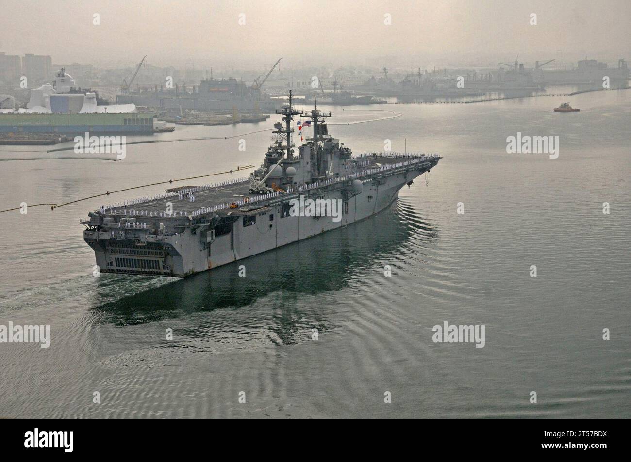 US Navy The amphibious assault ship USS Boxer (LHD 4) returns to Naval ...