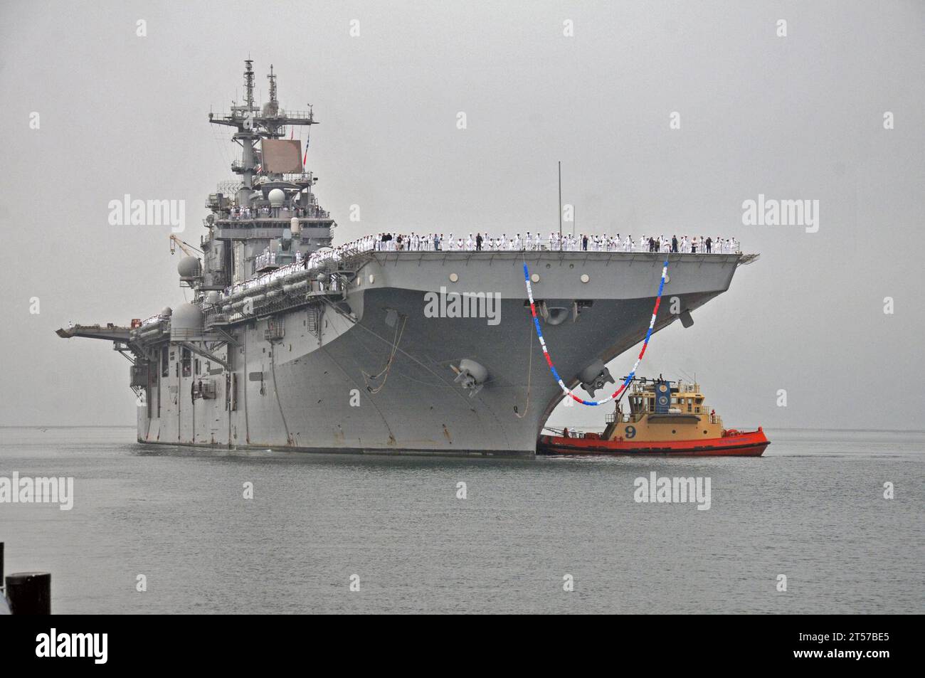 US Navy The amphibious assault ship USS Boxer (LHD 4) transits San ...