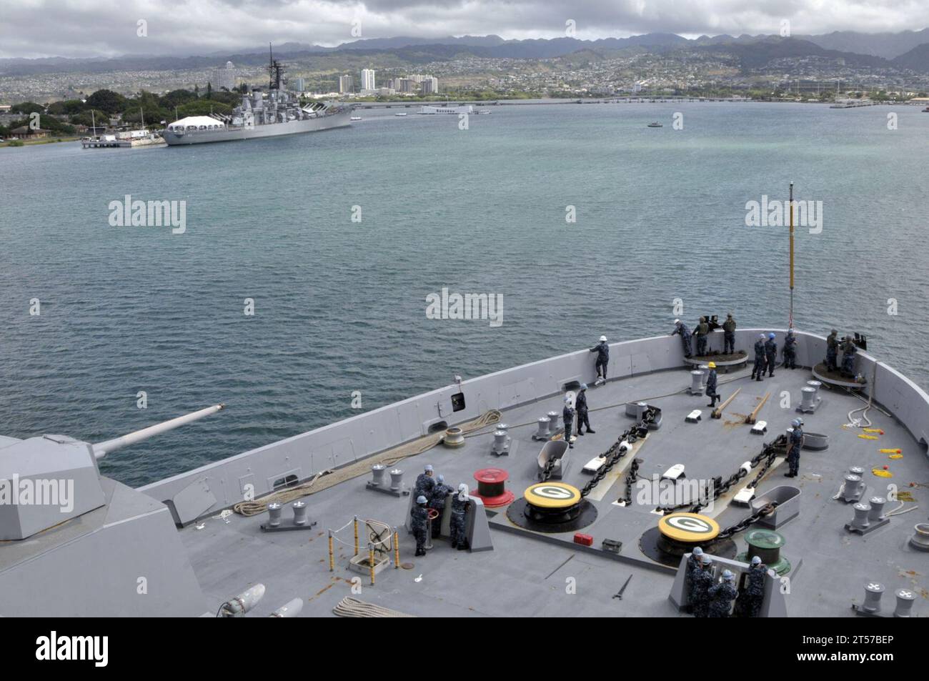 US Navy The amphibious transport dock ship USS Green Bay (LPD 20 ...