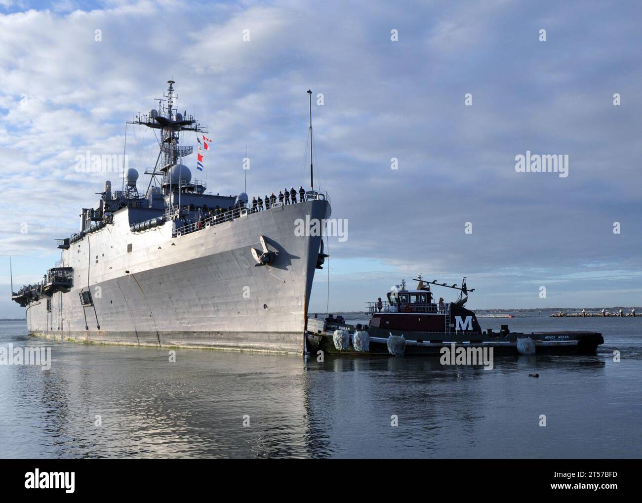 US Navy The amphibious transport dock ship USS Ponce (LPD 15) departs ...
