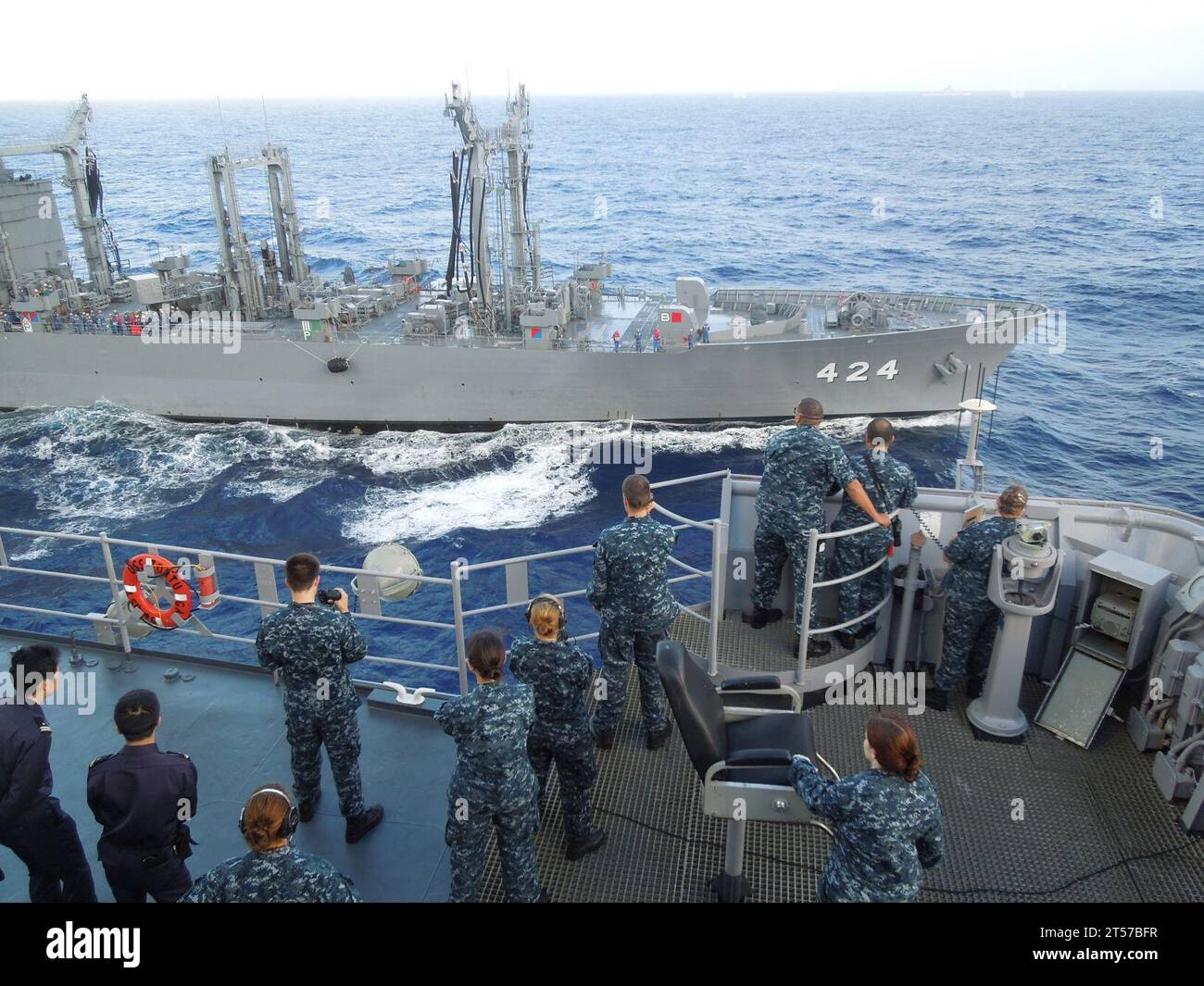 US Navy The amphibious dock landing ship USS Tortuga (LSD 46) pulls ...