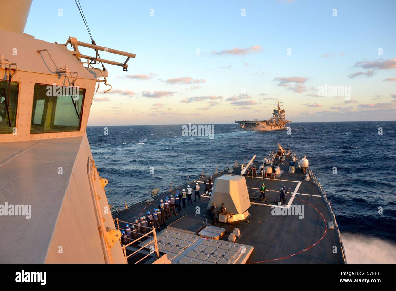 US Navy The Arleigh Burke-class guided-missile destroyer USS James E ...