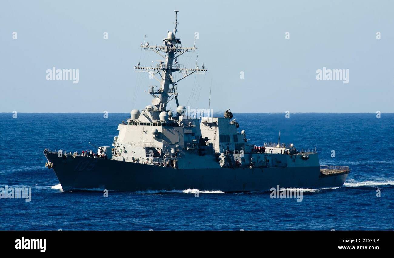 US Navy The Arleigh Burke-class guided-missile destroyer USS Dewey (DDG ...