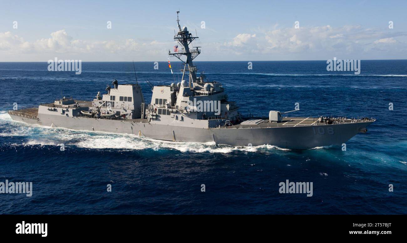 US Navy The Arleigh Burke-class guided-missile destroyer USS Wayne E ...