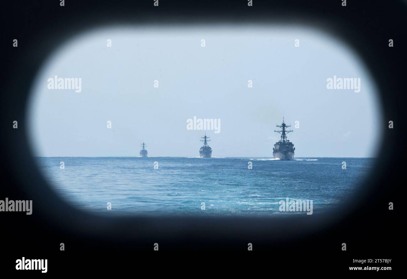 US Navy The Arleigh Burke-class guided-missile destroyers USS Kidd (DDG ...