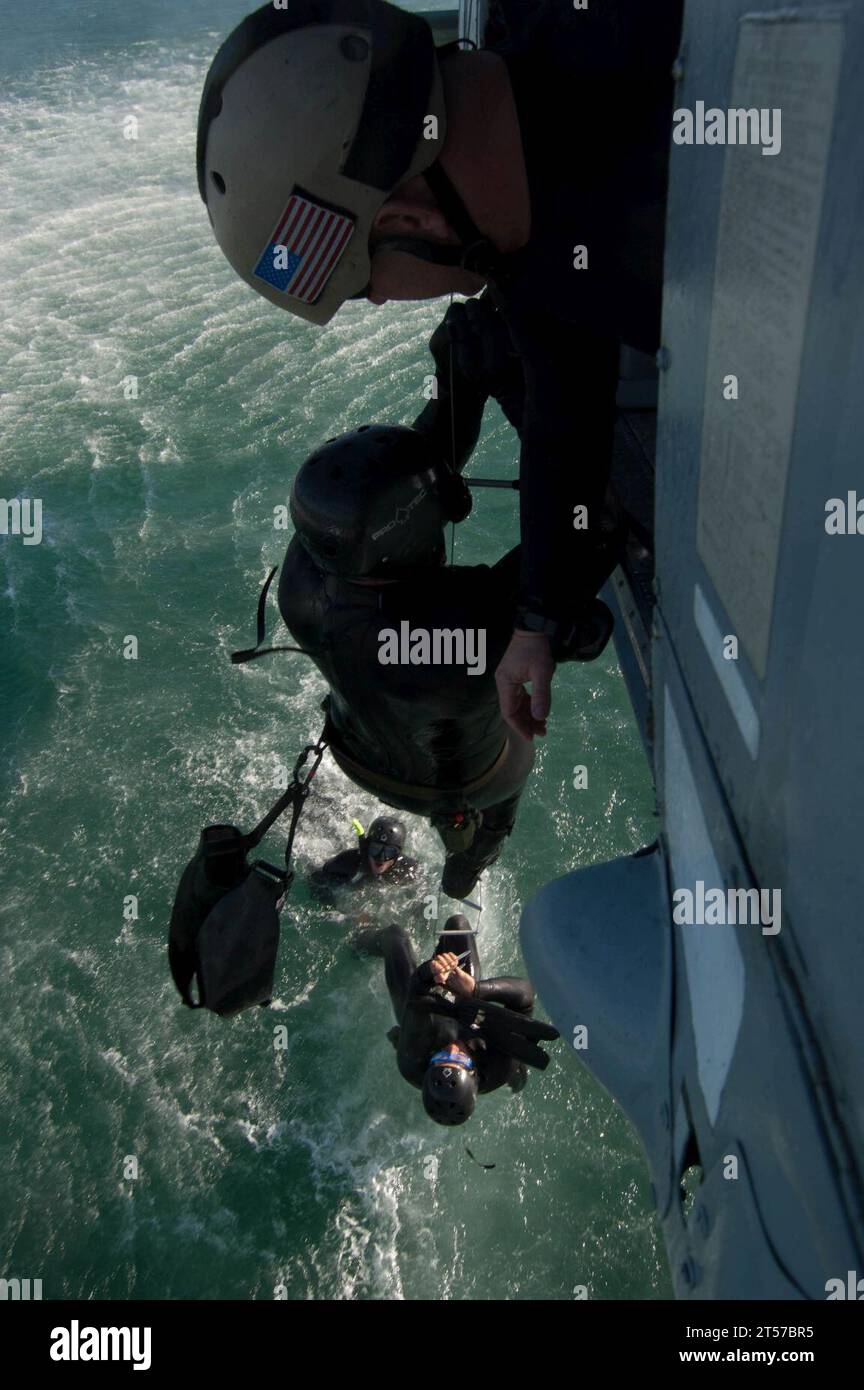 US Navy The crew of the MH-60 Sea Hawk assigned to Helicopter Sea ...