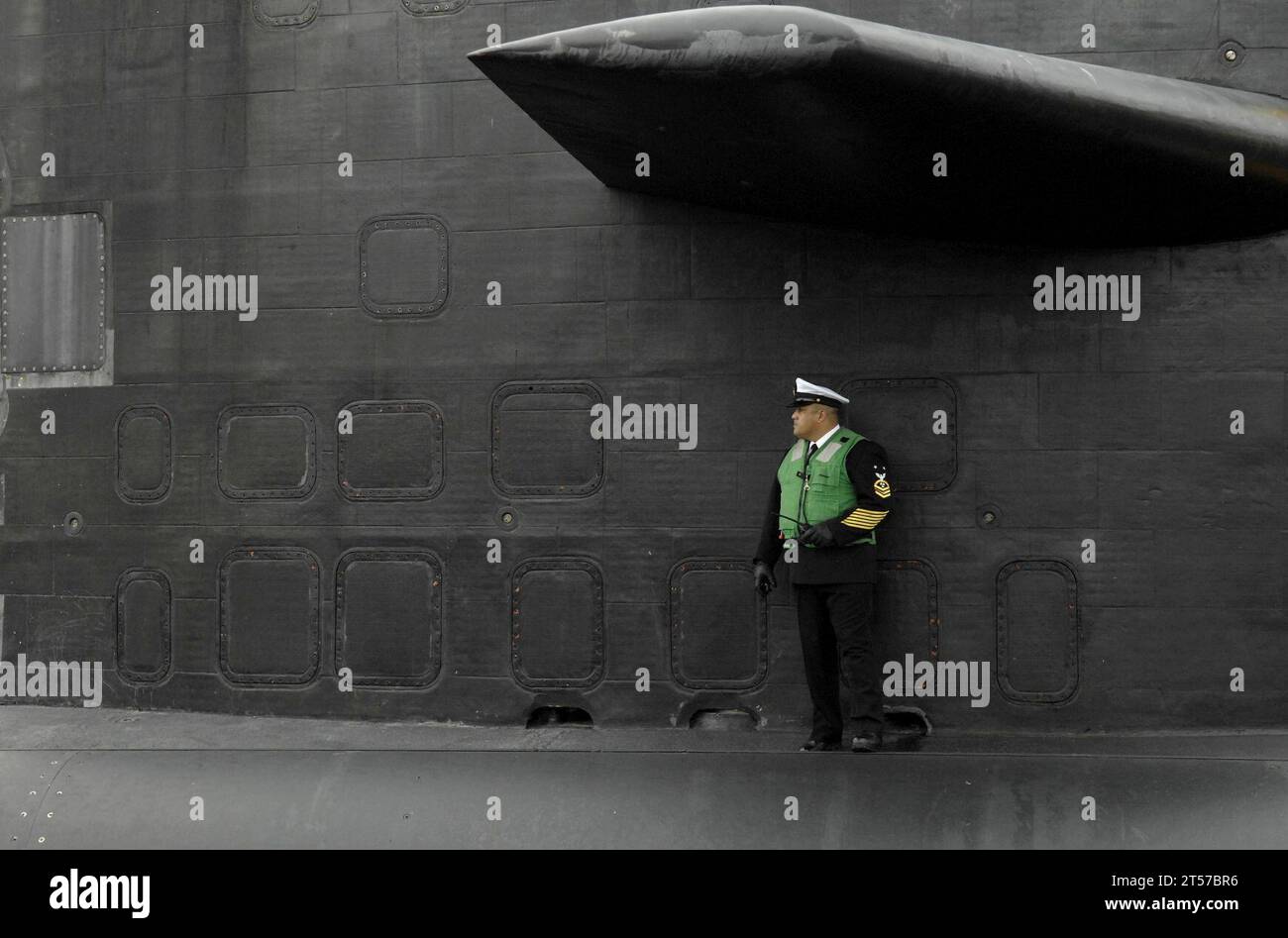 US Navy The fast-attack submarine USS Philadelphia (SSN 690) Chief ...