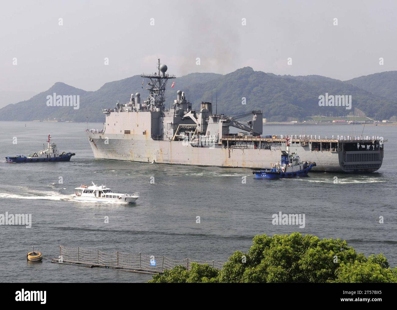 US Navy The forward-deployed amphibious dock landing ship USS ...