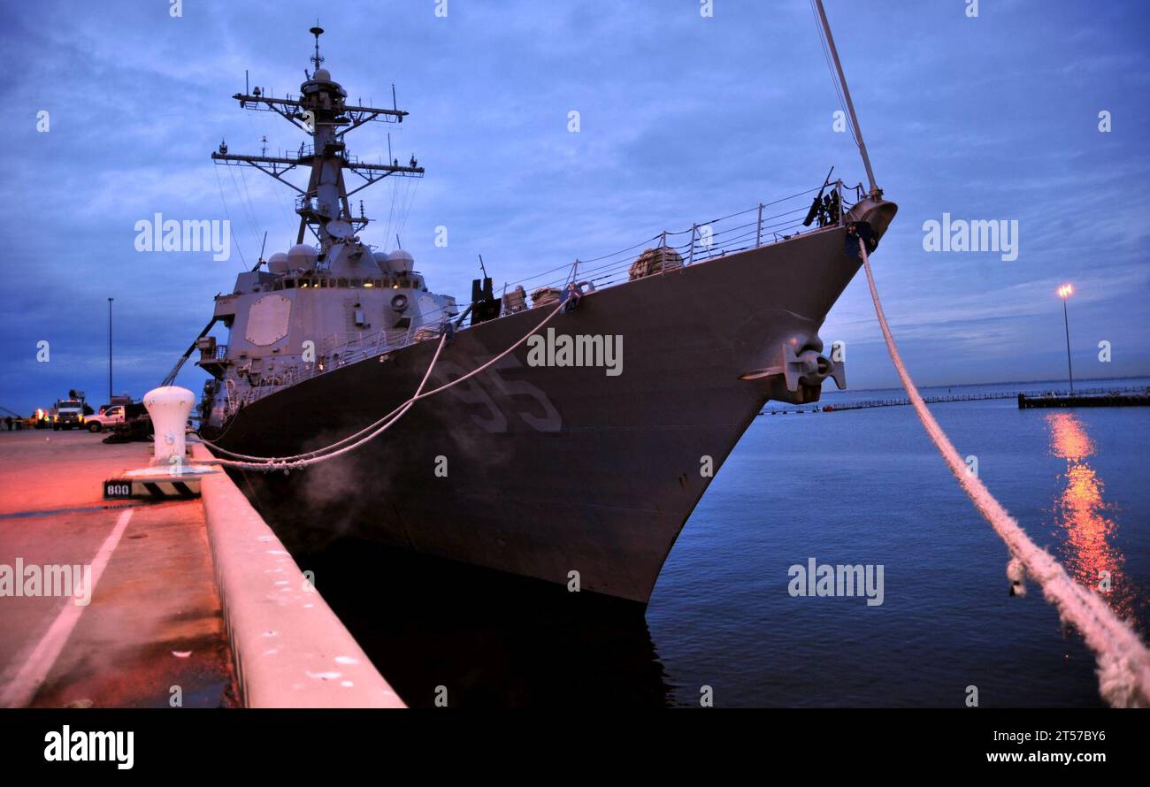 US Navy The guided-missile destroyer USS James E. Williams (DDG 95 ...