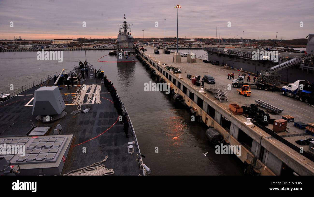 US Navy The guided-missile destroyer USS James E. Williams (DDG 95 ...