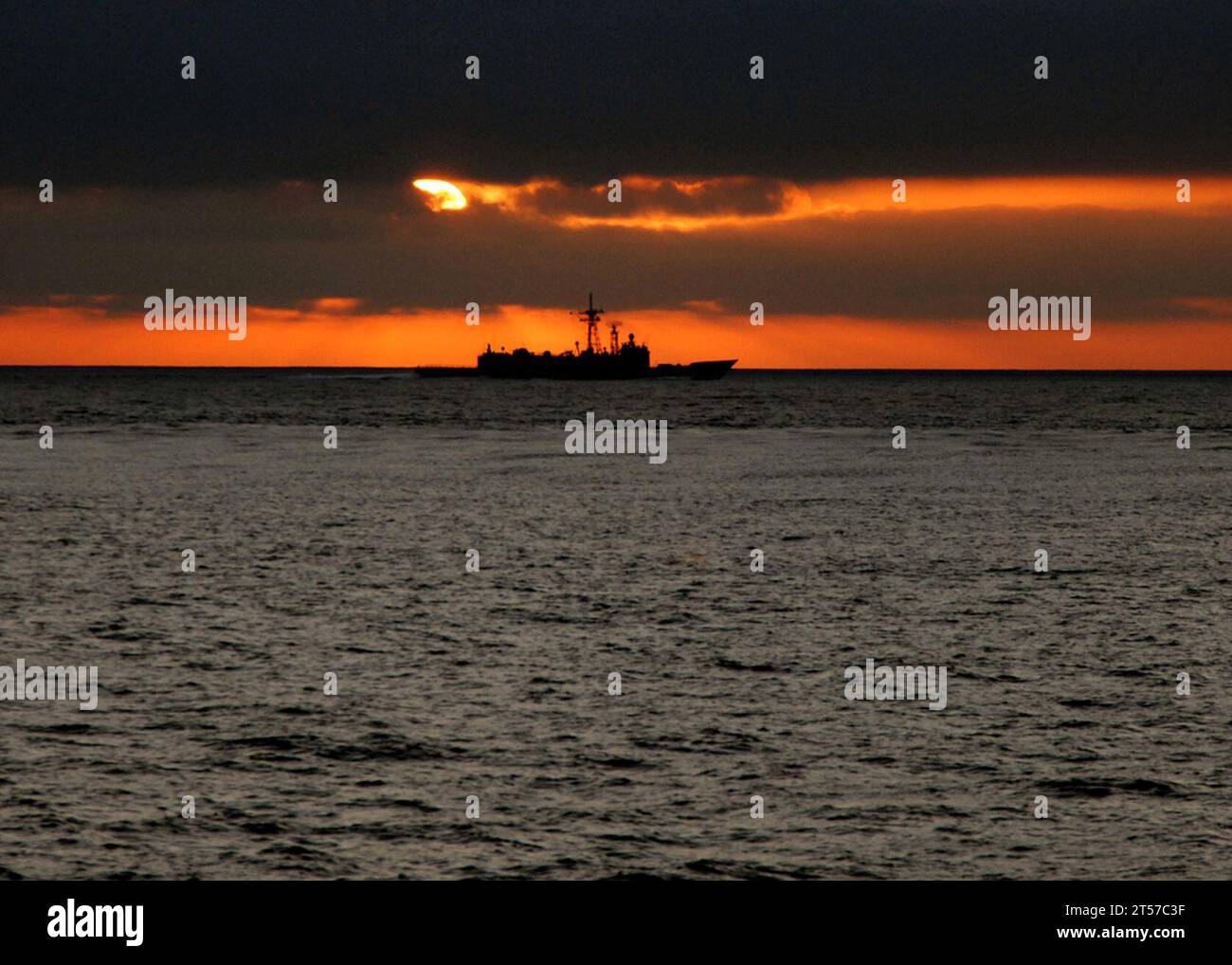 US Navy The guided-missile frigate USS Vandegrift (FFG 48) transits ...