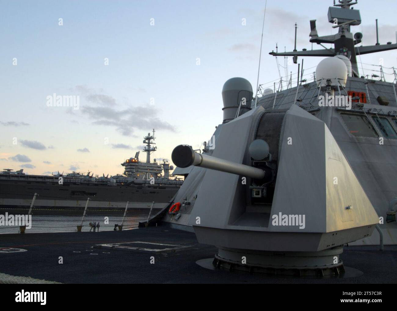 US Navy The littoral combat ship USS Freedom (LCS 1) enters Naval ...