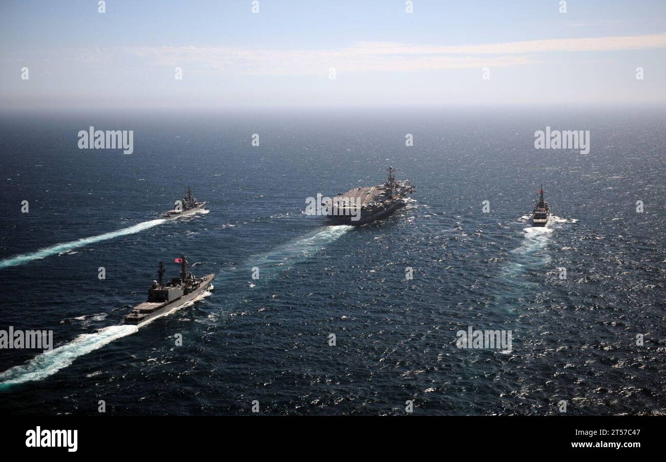 US Navy The Japan Maritime Self-Defense Force Asagiri-class destroyer ...