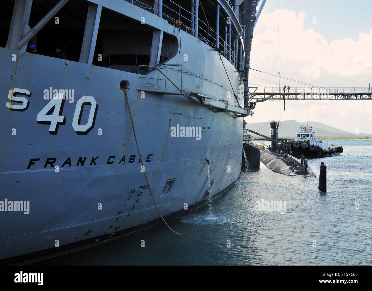 US Navy The Los Angeles-class attack submarine USS Albuquerque (SSN 706 ...