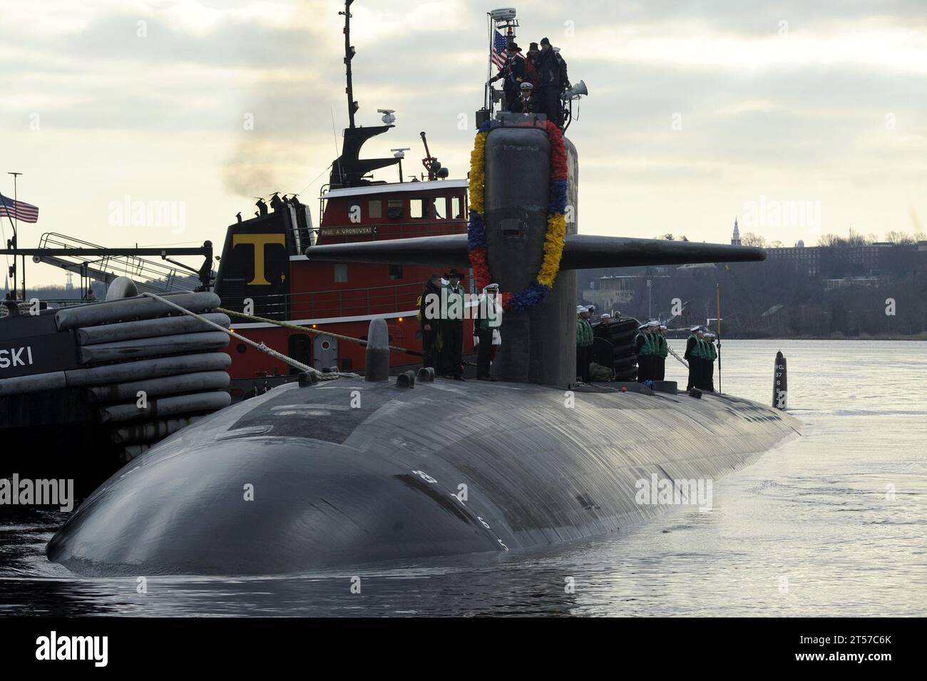 US Navy The Los Angles-class attack submarine USS Dallas (SSN 700 ...