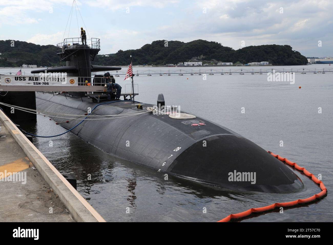 US Navy The Los Angeles-class attack submarine USS Albuquerque (SSN 706 ...