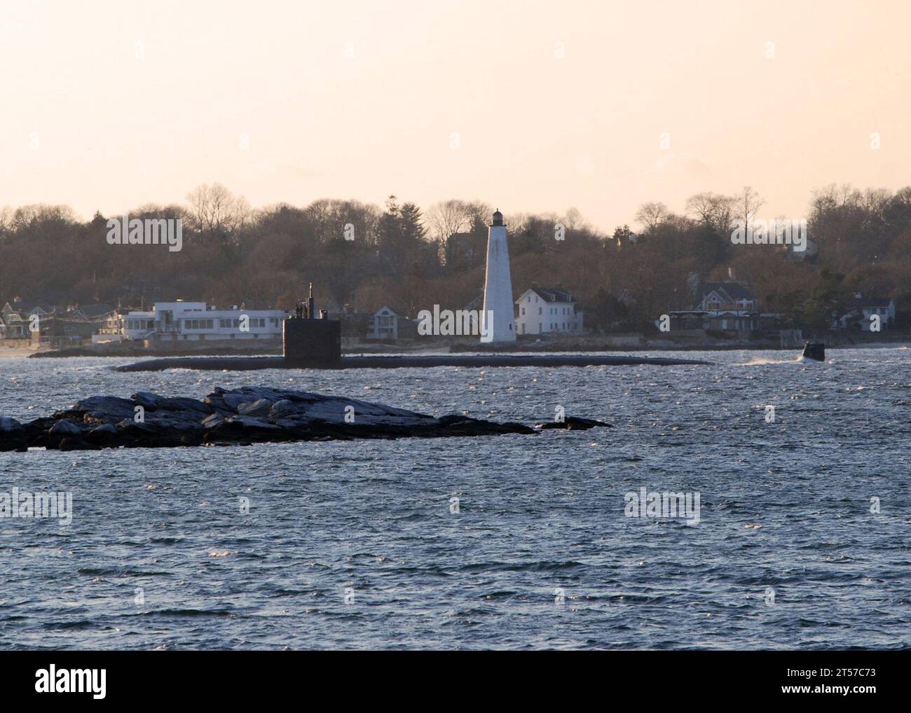 US Navy The Los Angeles-class attack submarine USS Annapolis (SSN 760 ...