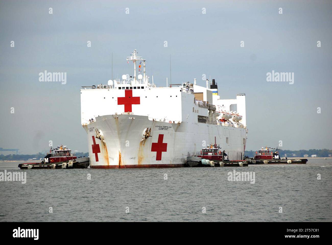 US Navy The Military Sealift Command hospital ship USNS Comfort (T-AH ...