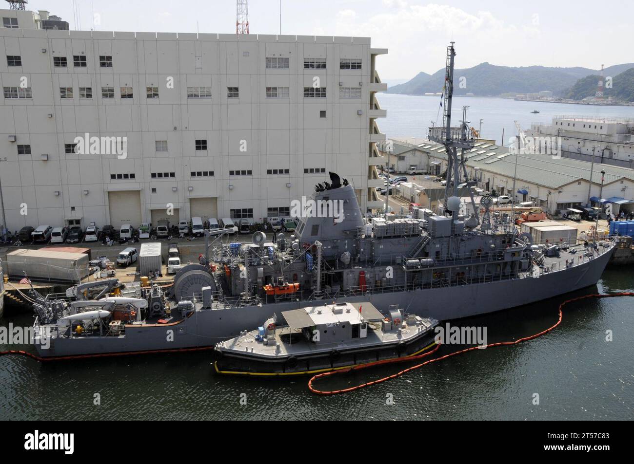 US Navy The mine countermeasures ship USS Patriot (MCM 7) is moored ...