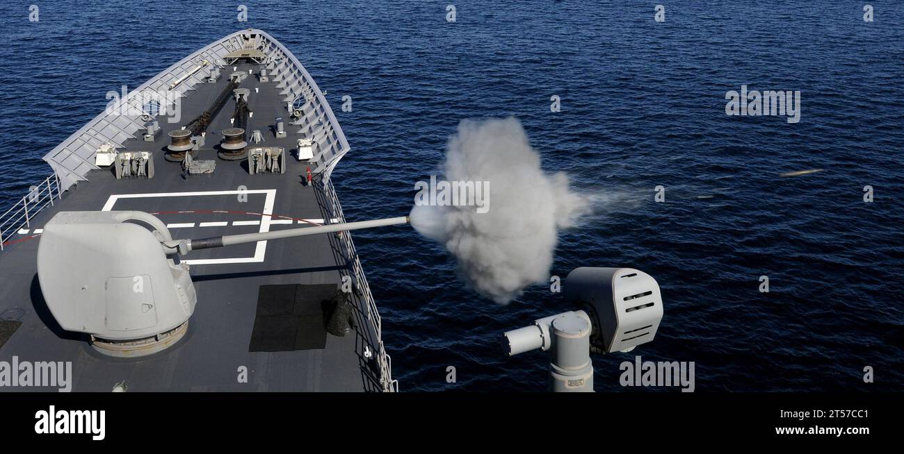 US Navy The MK-45 5-inch-54-caliber lightweight gun of the guided ...