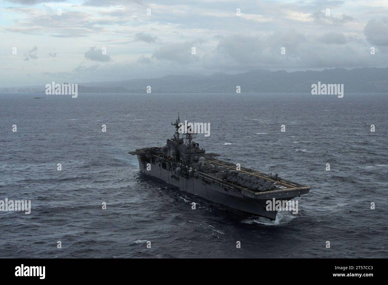 US Navy The multi-purpose amphibious assault ship USS Makin Island (LHD ...