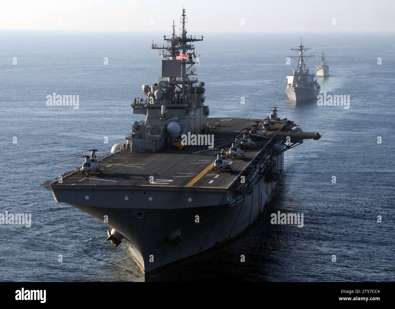 US Navy The multi-purpose amphibious assault ship USS Essex (LHD 2 ...