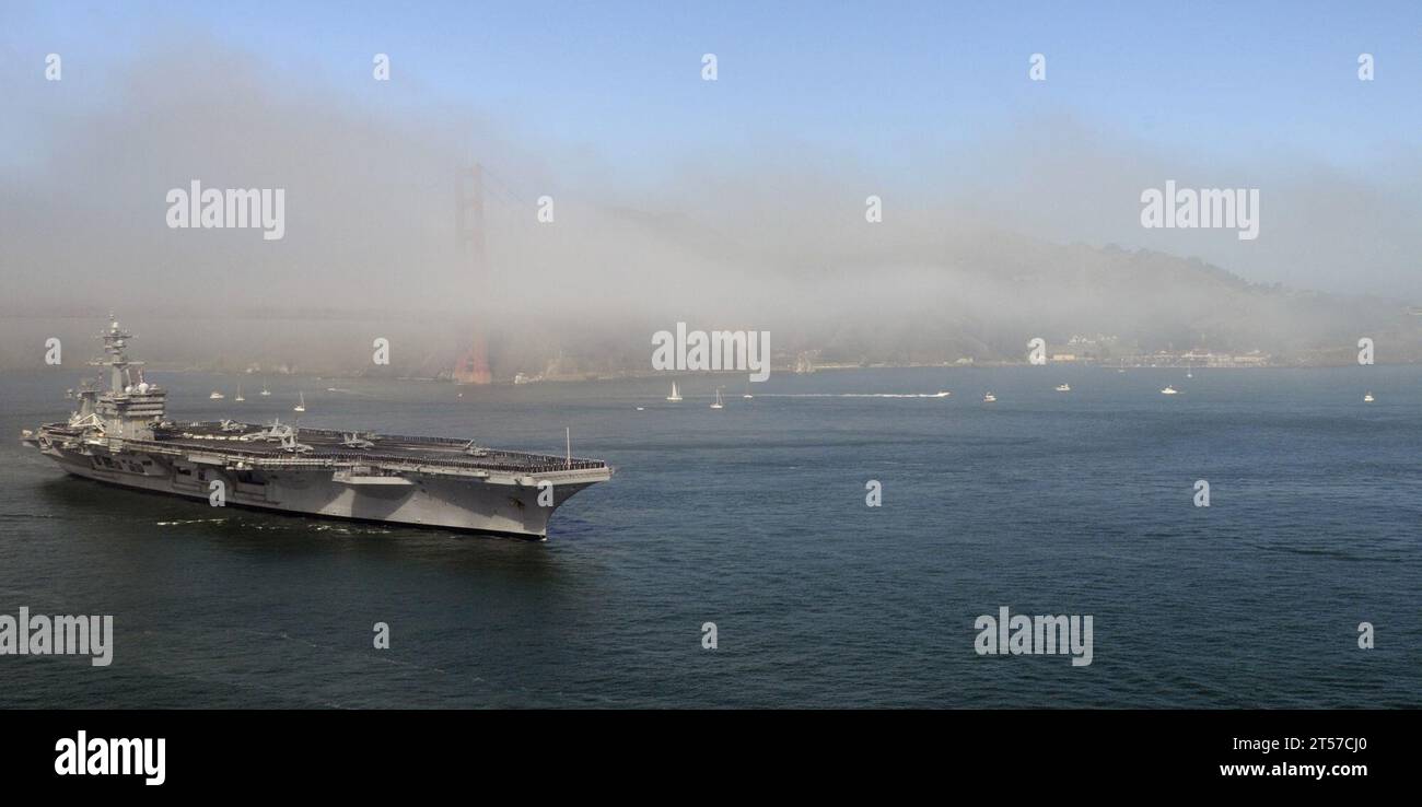 US Navy The Nimitz-class aircraft Carrier USS Carl Vinson (CVN 70 ...