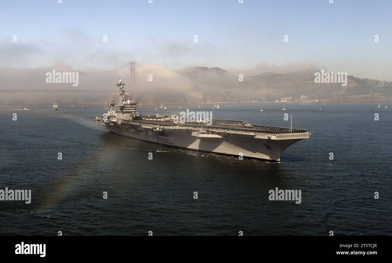 US Navy The Nimitz-class aircraft Carrier USS Carl Vinson (CVN 70 ...