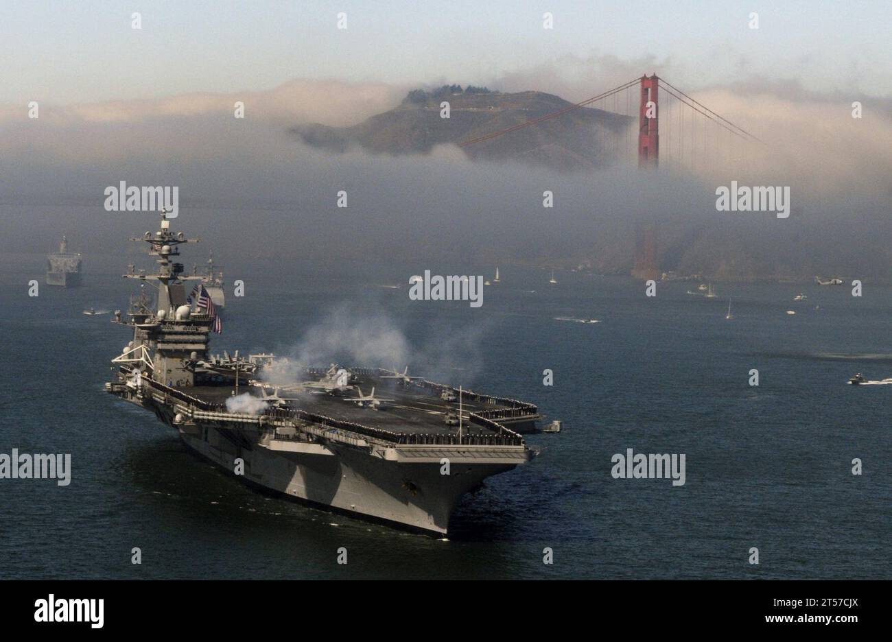 US Navy The Nimitz-class aircraft Carrier USS Carl Vinson (CVN 70 ...