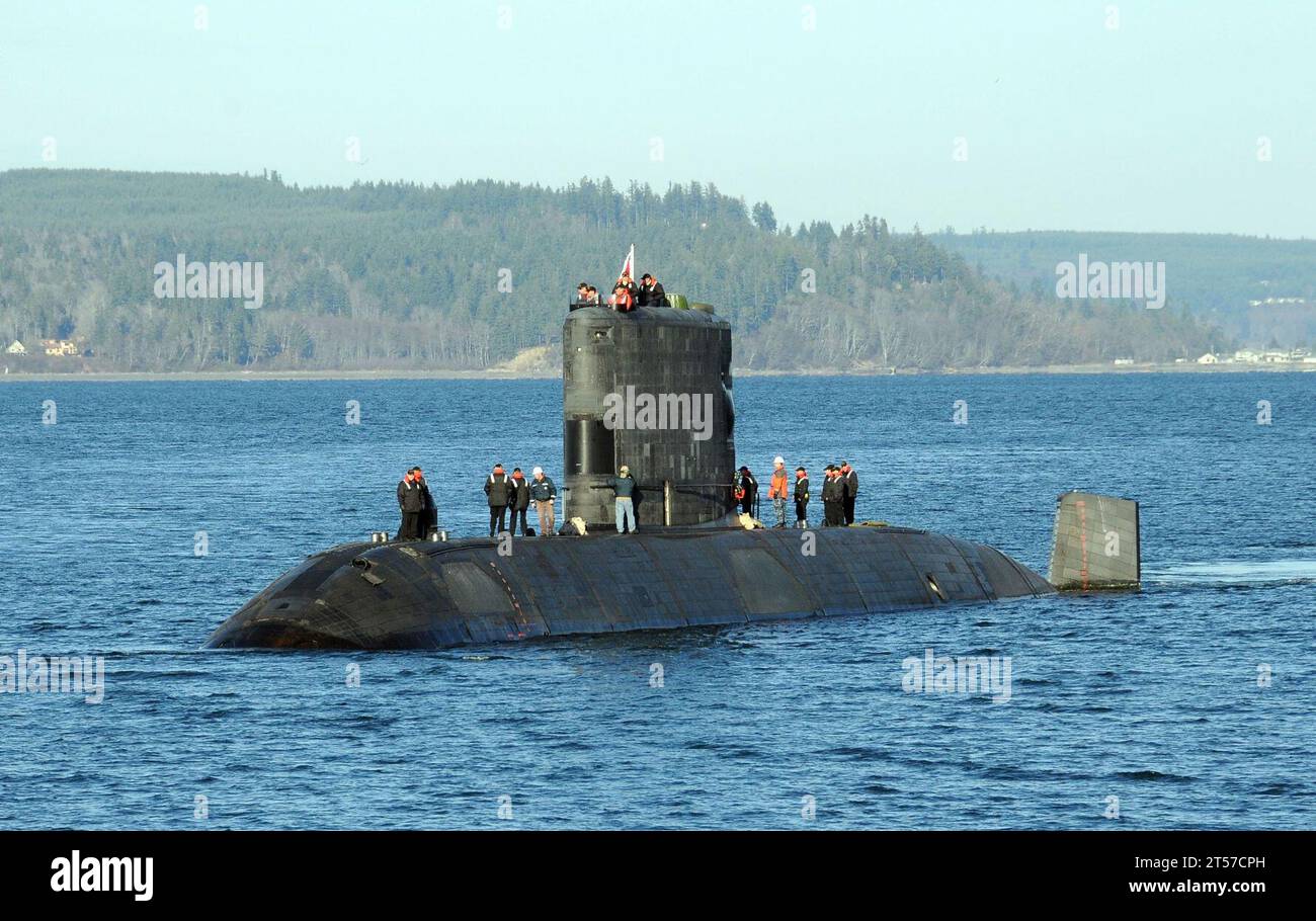 US Navy The Royal Canadian Navy long-range patrol submarine HMCS ...