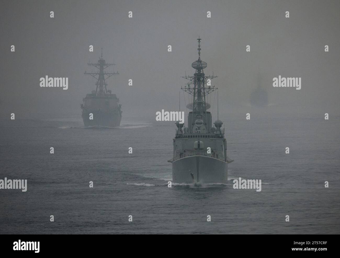 US Navy The Royal Canadian Navy destroyer HMCS Algonquin (DDGH 283 ...