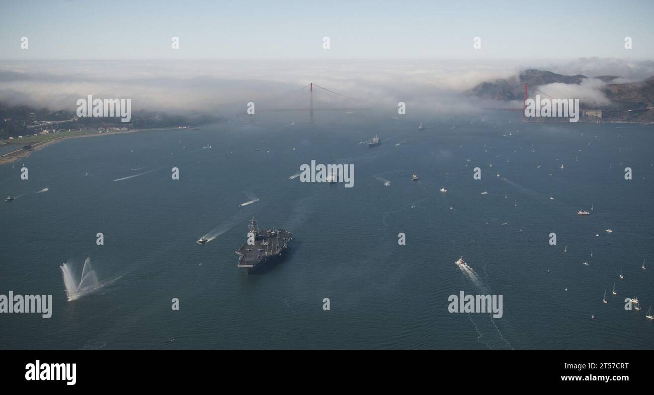 US Navy The Nimitz-class carrier USS Carl Vinson (CVN 70) leads a ...