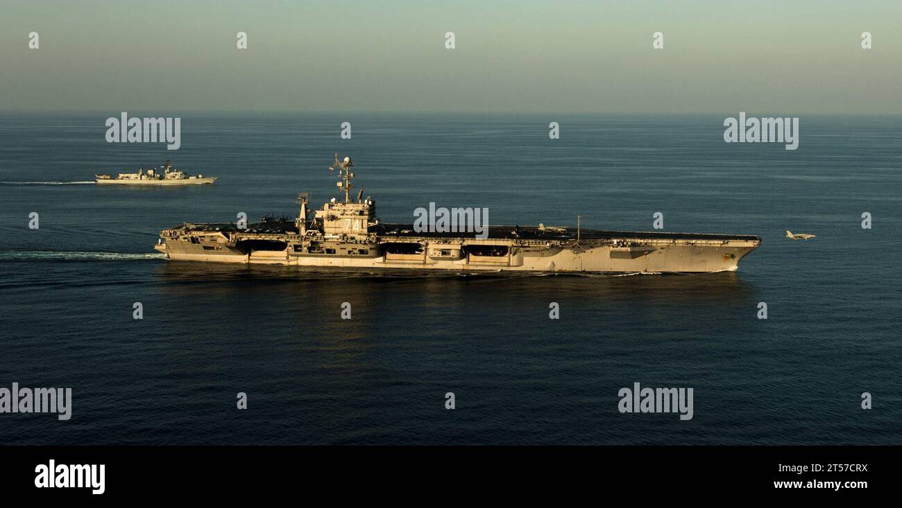 US Navy The Royal Navy Duke-class frigate HMS St. Albans (F 83) pulls ...