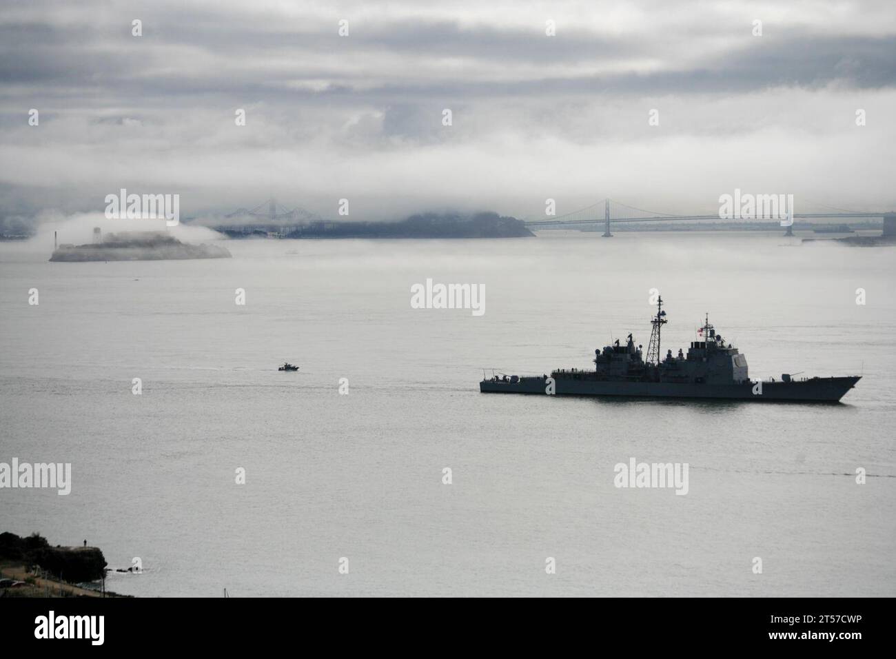 US Navy The Ticonderoga-class guided-missile cruiser USS Antietam (CG ...