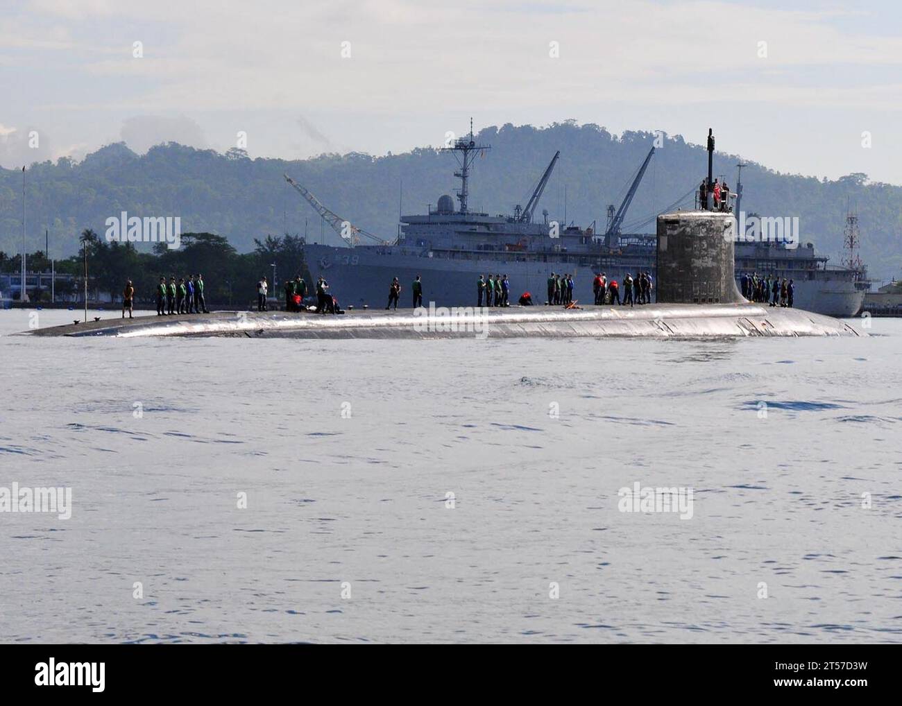 US Navy The Virginia-class attack submarine USS Texas (SSN 775) enters ...