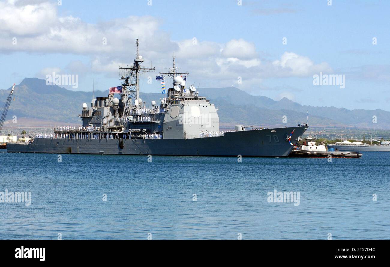 US Navy Ticonderoga-class guided-missile cruiser USS Lake Erie (CG 70 ...