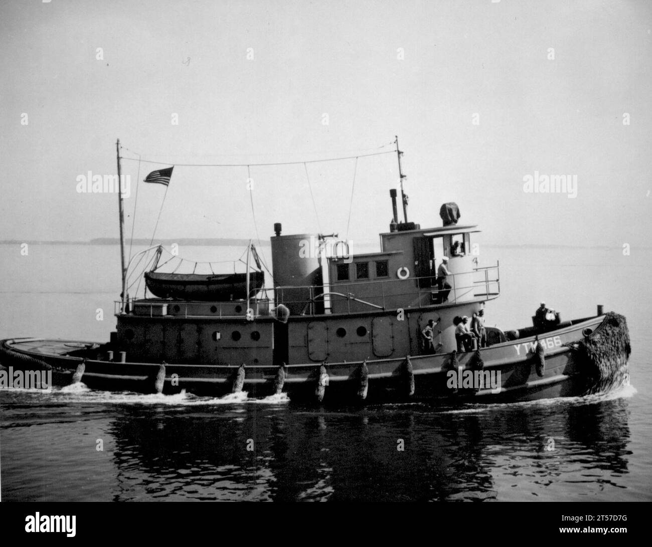 US Navy tug YTM-466 in Chesapeake Bay 1945.jpg Stock Photo - Alamy