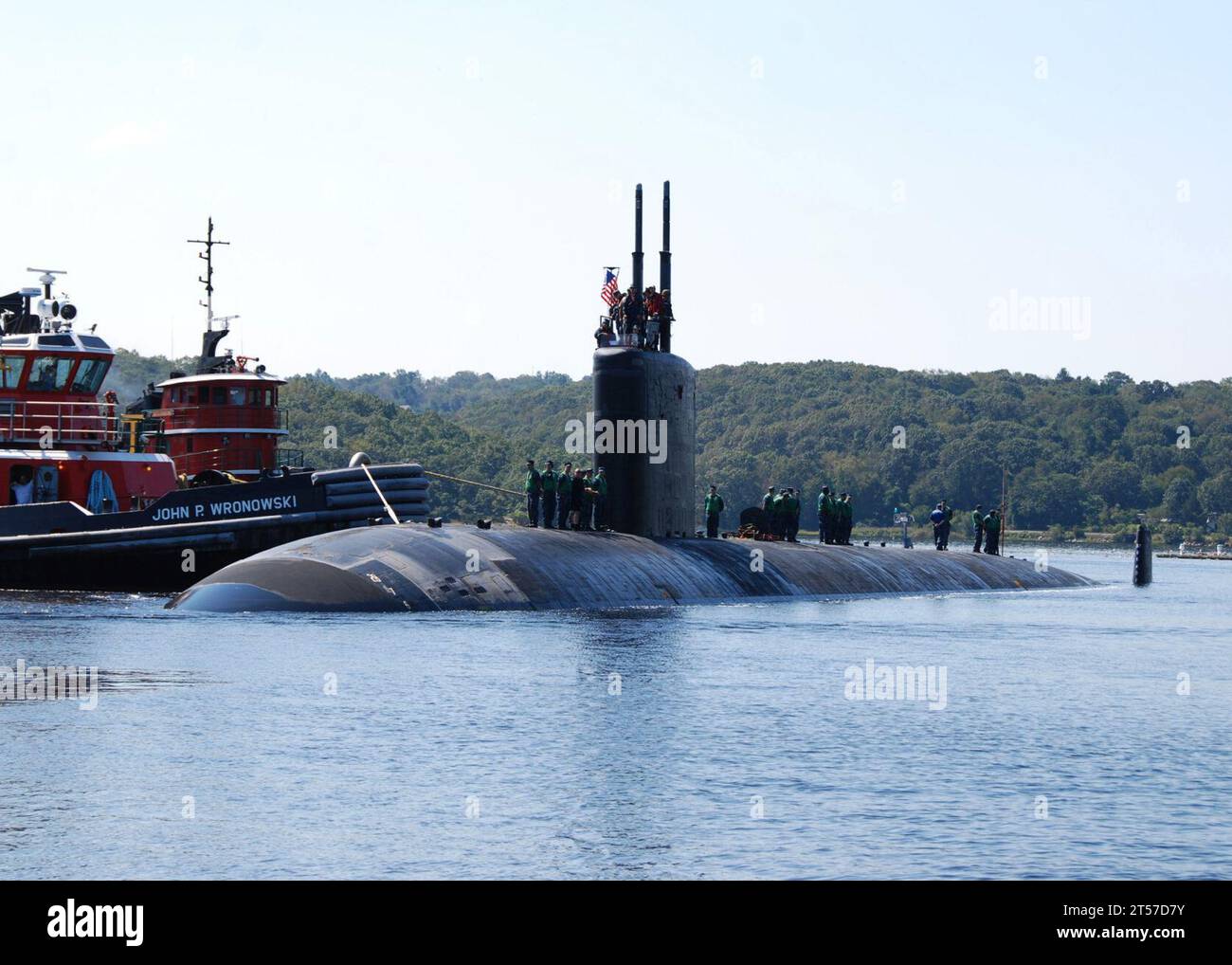 US Navy Tugboats from Naval Submarine Base New London assist the Los ...