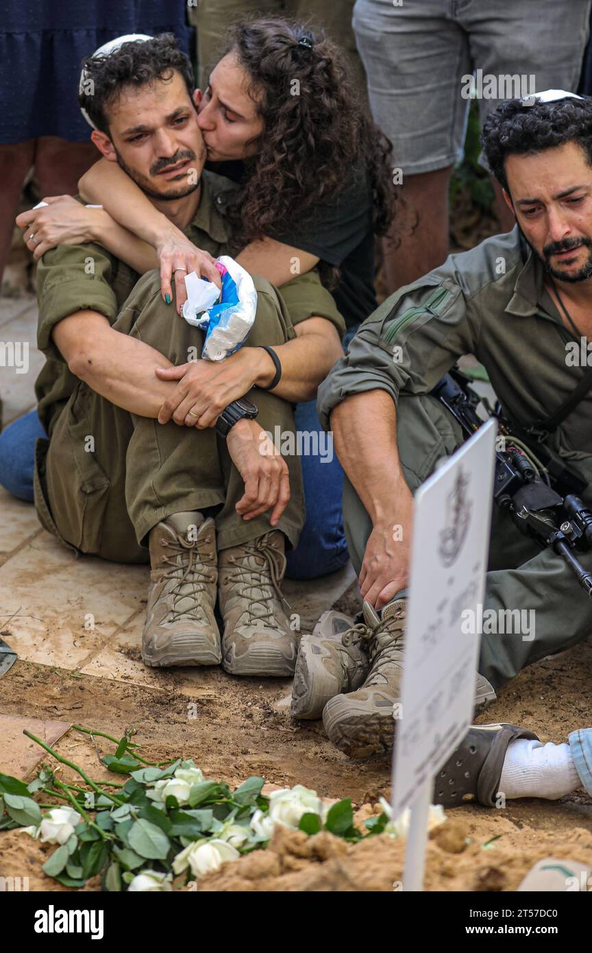 Jerusalem, Israel. 3rd November 2023. Participants in the funeral of ...