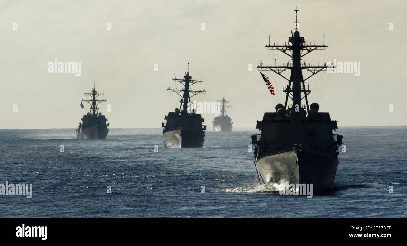 US Navy U.S. Navy ships are underway in the Pacific Ocean.jpg Stock ...