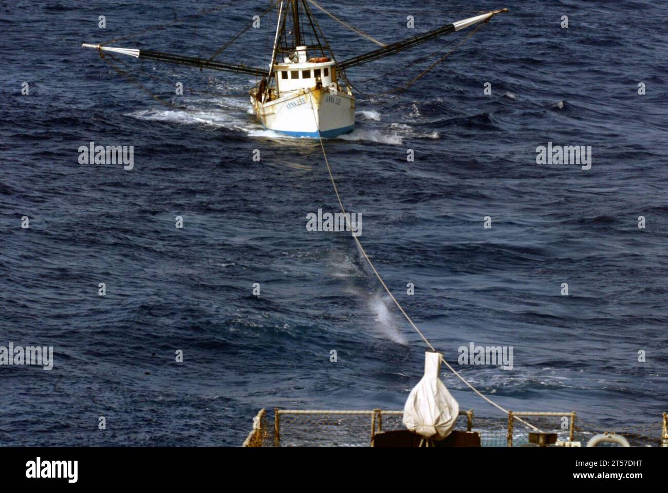 US Navy USS Carney (DDG 64) begins to tow disabled vessel Anna Lee to ...