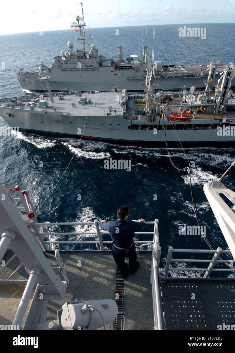 USNS Henry J. Kaiser (T-AO 187), USS Peleliu (LHA 5 Stock Photo - Alamy