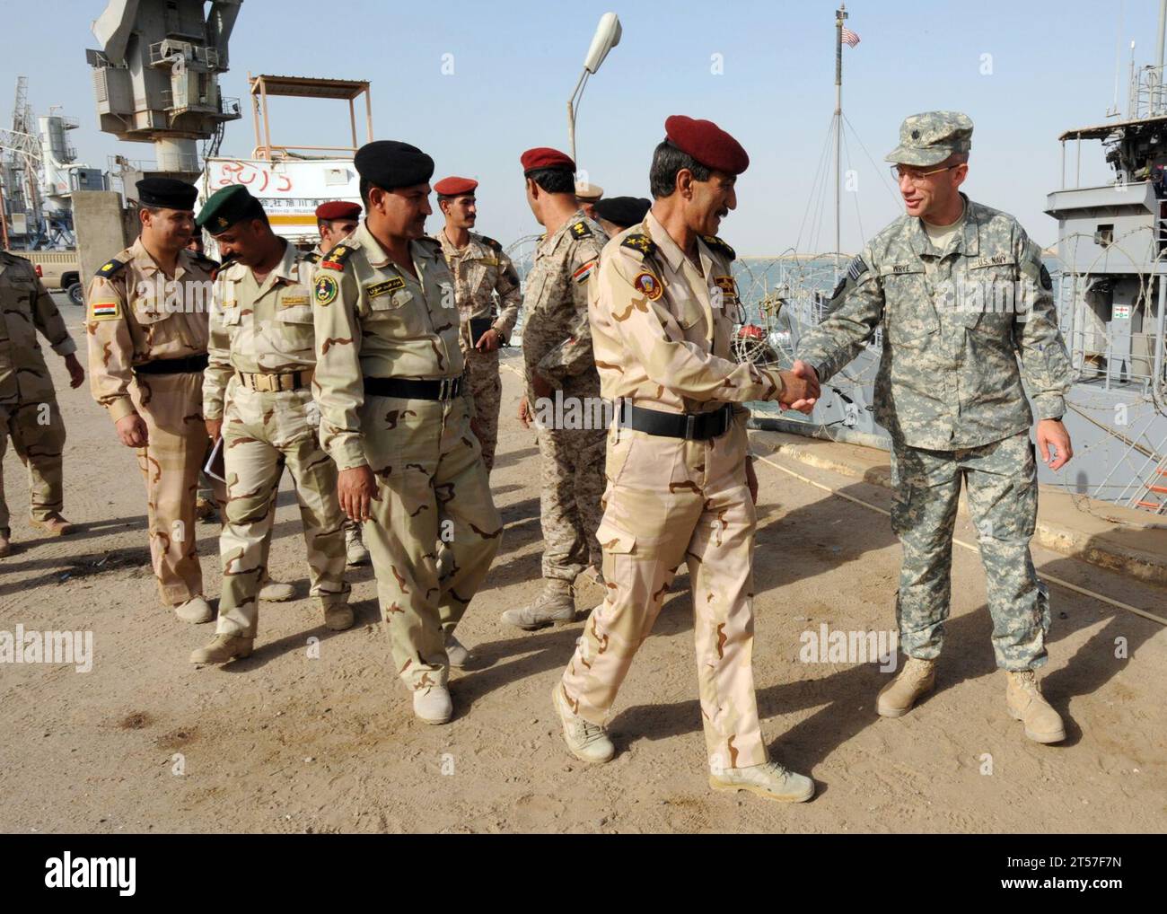 Uss dextrous mcm 13 hi-res stock photography and images - Alamy