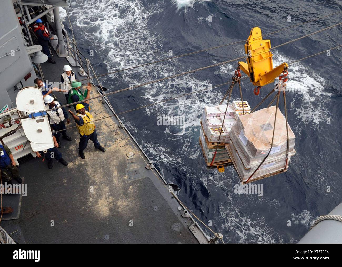USS Gettysburg (CG 64); Refueling at Sea (RAS); US Navy; cruiser Stock Photo - Alamy