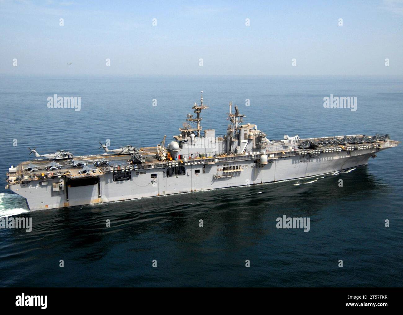 USS IWO JIMA LHD 7 Stock Photo - Alamy