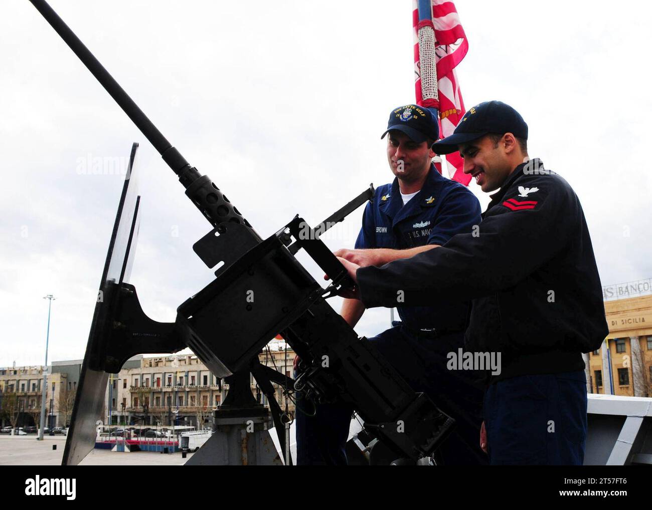 USS Leyte Gulf (CG 55), weapons qualification Stock Photo - Alamy